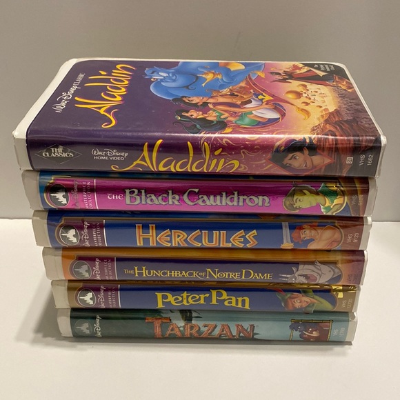 Disney | Media | 6 Disney Tapes Aladdin Black Cauldron Hunchback ...